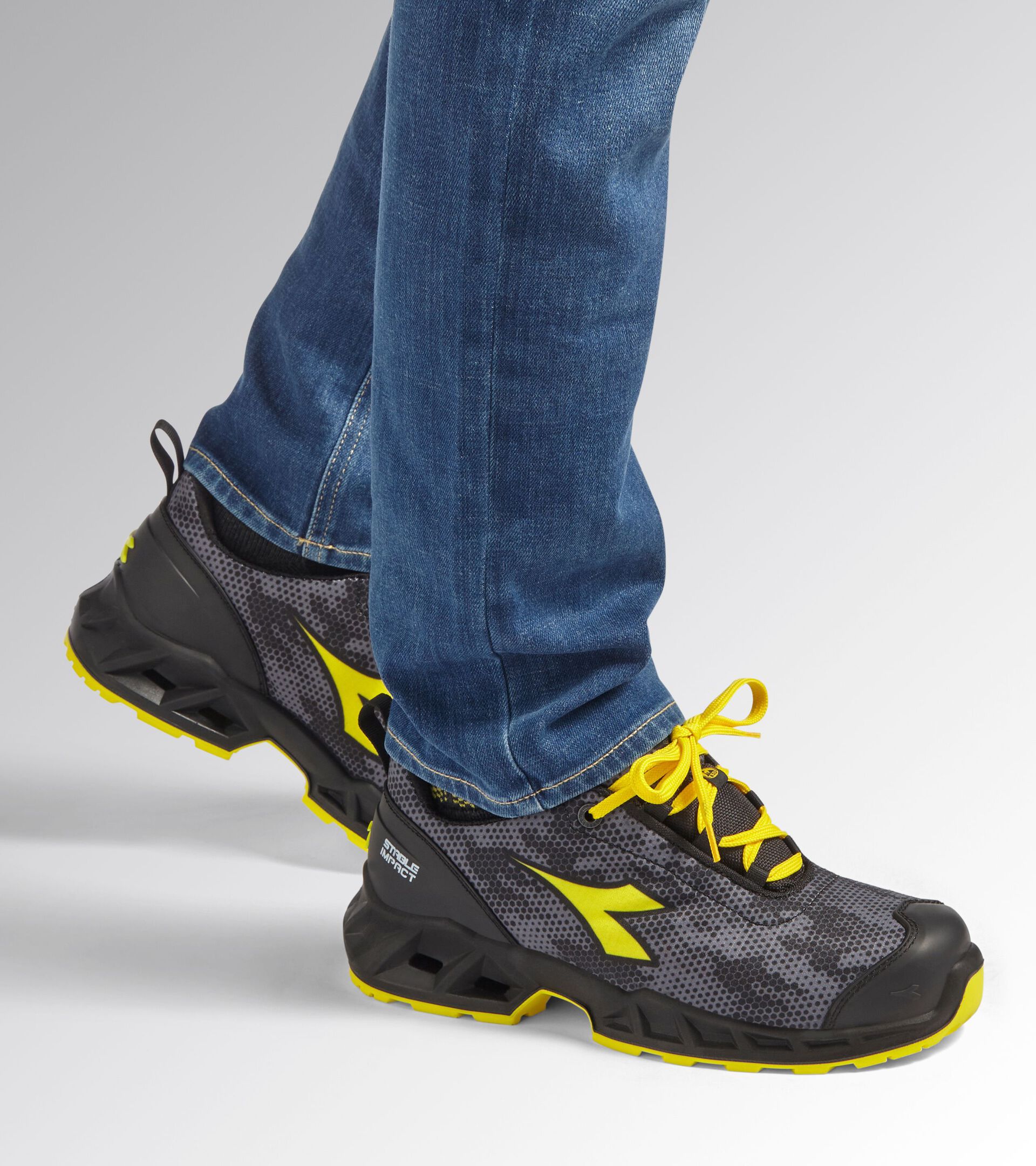 SHARK STABLE IMP LOW S3S FO SR SC ESD Low safety shoe - Diadora Utility ...